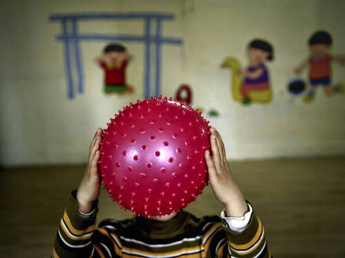 Améliorer la prise en charge précoce de l'autisme infantile