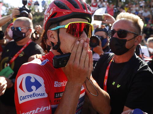 Evenepoel remporte son premier grand Tour à 22 ans