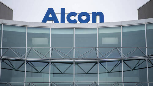Alcon stabilise son cap après trois partiels