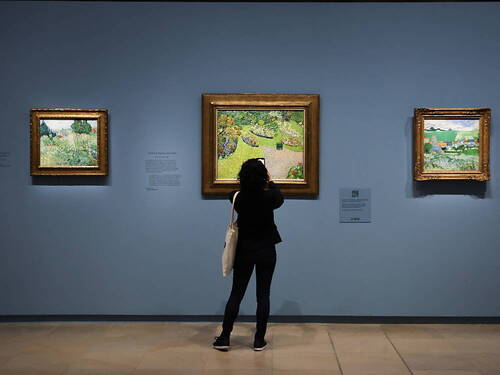 Retour en force du public dans les grands musées parisiens
