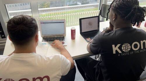 Deux Genevois lancent Koom et son bissap solidaire