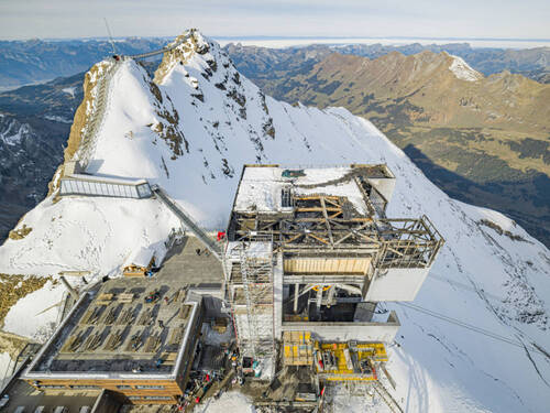 Près de deux mois après l'incendie, Glacier 3000 lance sa saison