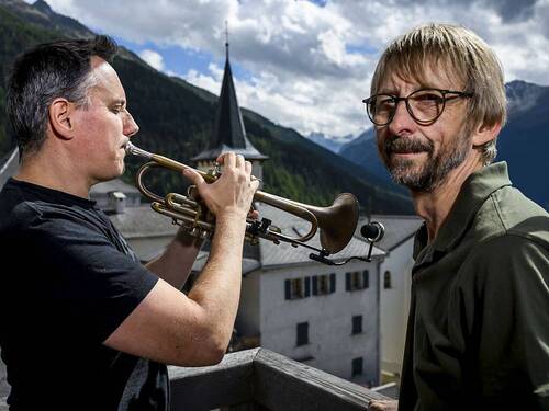 Un carillon dialogue avec une trompette à Jazz sous les étoiles