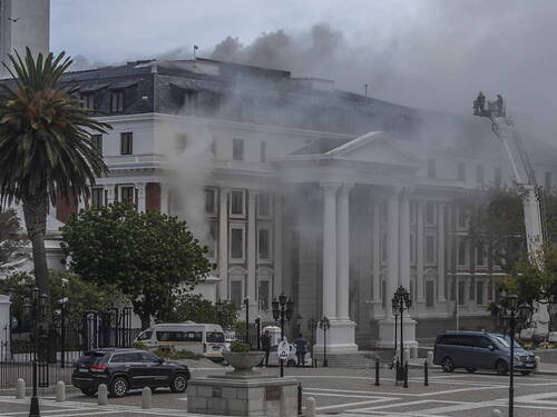 Incendie au parlement: l'Assemblée nationale entièrement détruite