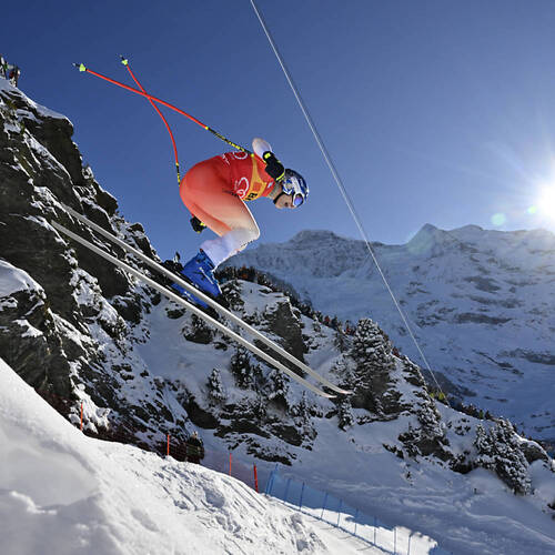 Marco Odermatt remporte sa première descente Coupe du monde