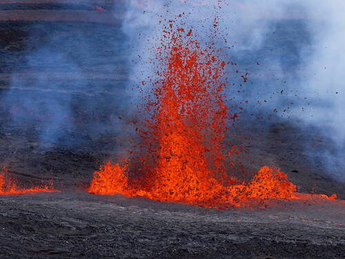 Le plus gros volcan actif au monde en éruption à Hawaï